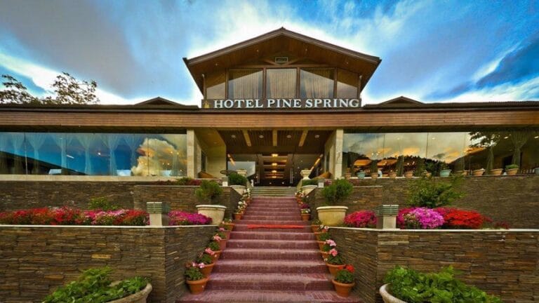 Hotel Pine Spring Pahalgam - Brown Chinar Tour And Travel